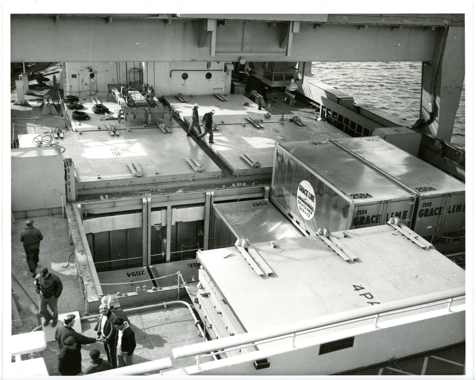 Shipping goods across the oceans - South Street Seaport Museum