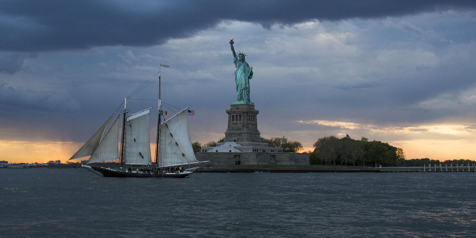 Sail New York Harbor - South Street Seaport Museum Archives